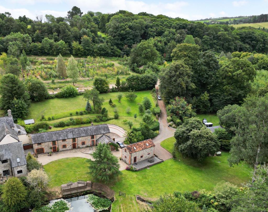 Nr, Bampton, Tiverton, Devon, EX16 5 bed detached house - £1,150,000