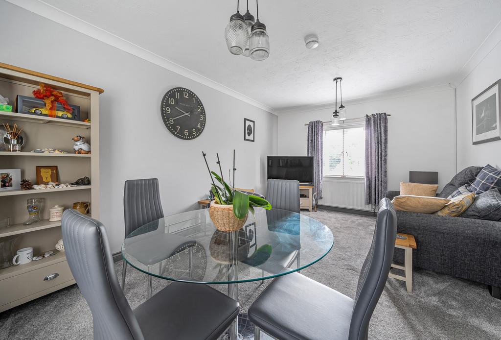 Dapps Hill, Bristol BS31 2 bed apartment - £220,000