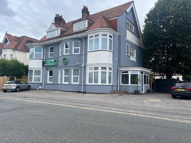 35 Sea Road, Boscombe, Bournemouth, BH5 Property - £800 pcm (£185 pw)