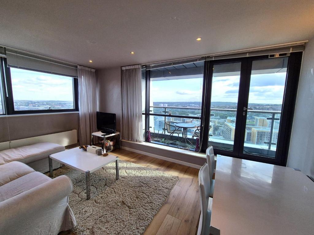 Bridgewater Place, Leeds 2 bed flat - £1,450 pcm (£335 pw)