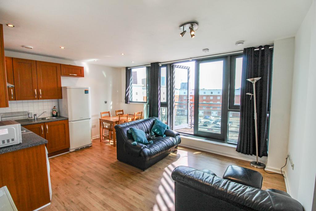 City South, Manchester, M15 2 bed apartment - £1,200 pcm (£277 pw)