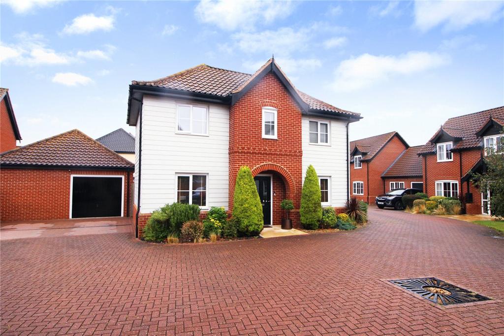 Hewitt Close, Poringland, Norwich... 4 bed detached house - £425,000