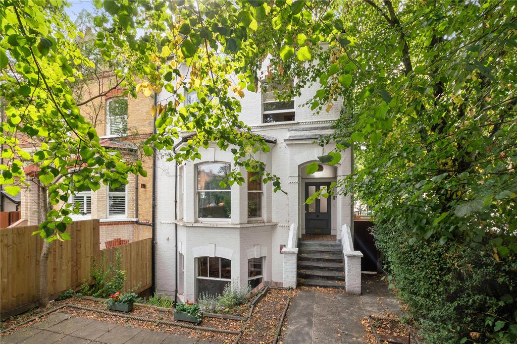 Trinity Road, London, SW18 2 bed apartment - £600,000