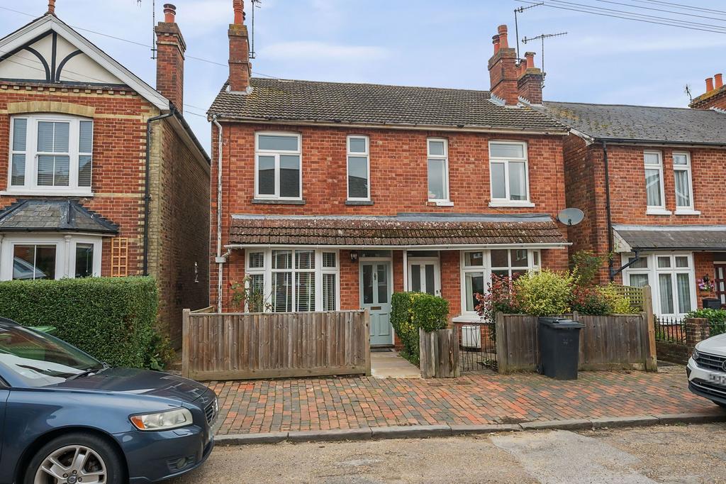 Hill View Road, Rusthall, Tunbridge... 2 bed semi-detached house - £435,000