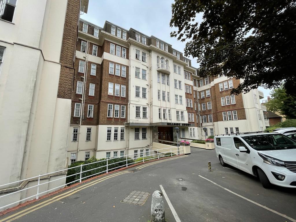 Hillside Court, Finchley Road, London... 4 bed flat - £3,850 pcm (£888 pw)