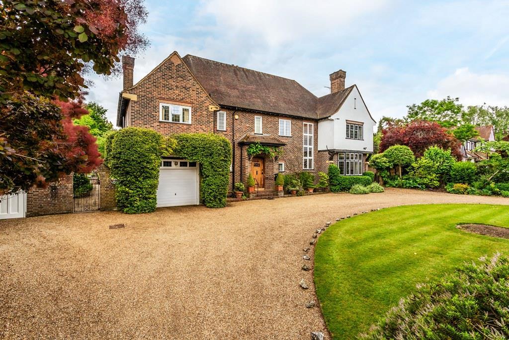 THE MOUNT, FETCHAM, KT22 6 bed detached house - £1,800,000