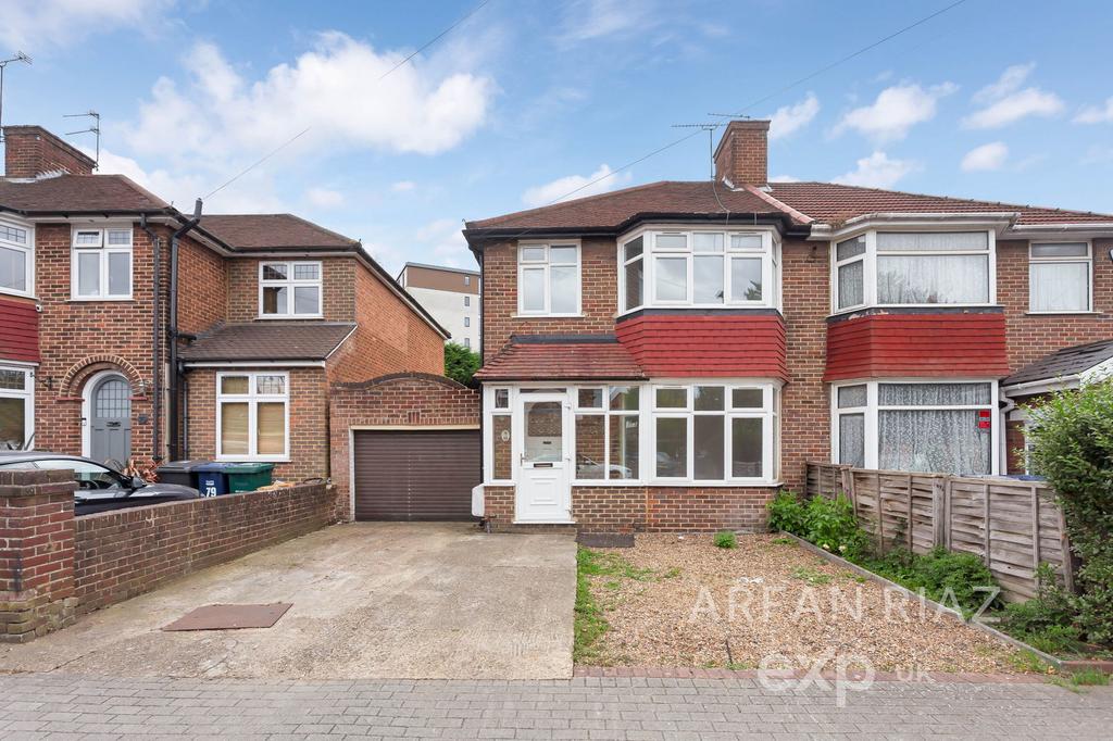 Booth Road, London NW9 3 bed semi-detached house - £2,250 pcm (£519 pw)