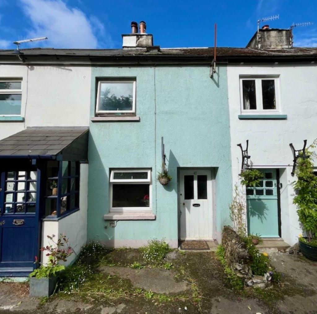 Plymouth Road, Buckfastleigh TQ11 2 bed terraced house - £150,000