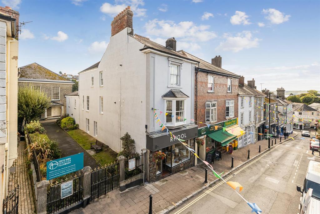 33 Fore Street, Kingsbridge 2 bed apartment - £125,000