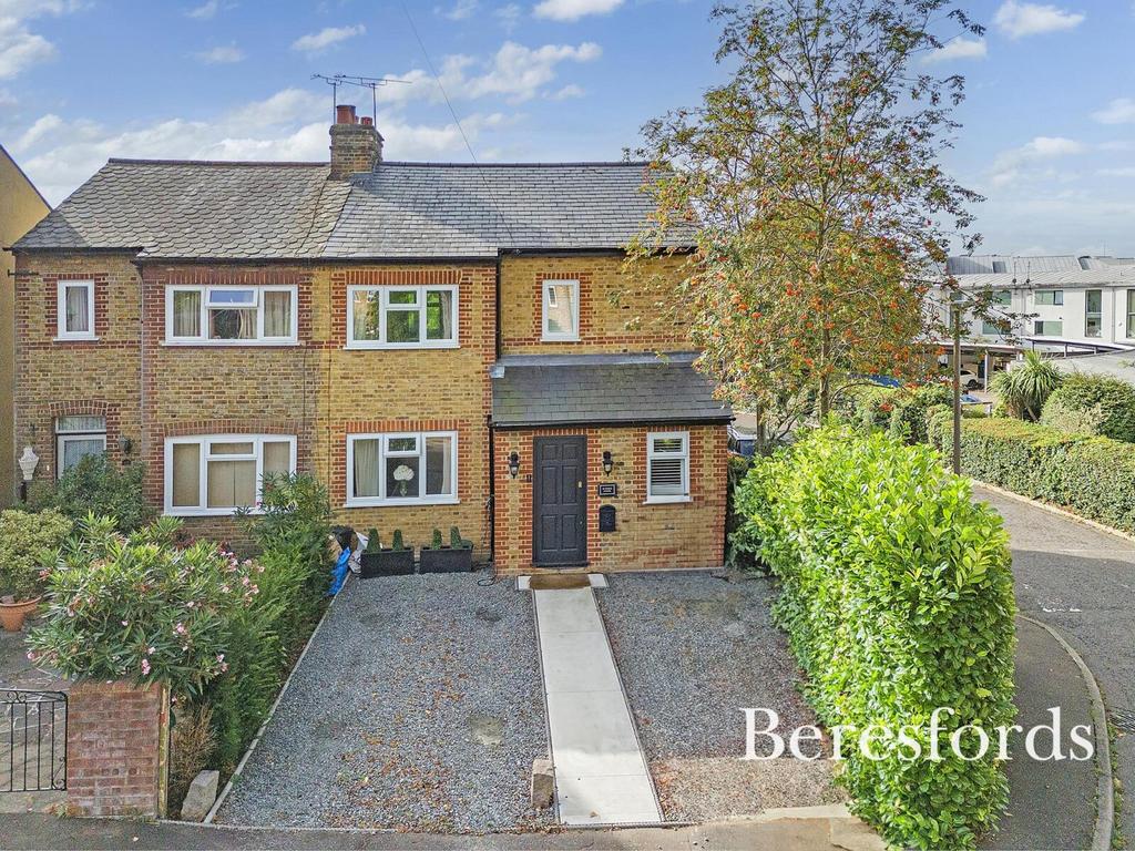 Kings Chase, Brentwood, CM14 3 bed semi-detached house for sale - £650,000