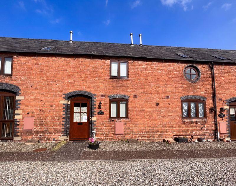 Donnett Mews, Whittington 2 bed barn conversion - £700 pcm (£162 pw)