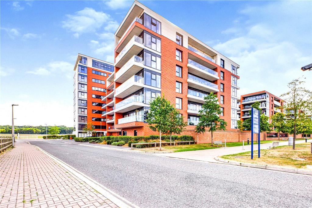 Lockinge House, Kingman Way, Newbury... 2 bed apartment - £1,650 pcm (£ ...