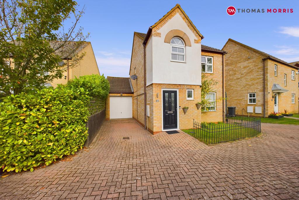 Redwing Rise, Hertfordshire SG8 3 bed detached house - £450,000