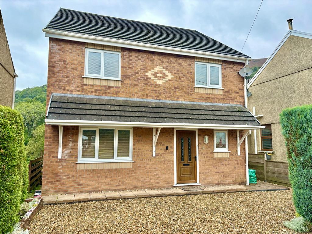 Gnoll Road, Godrergraig, Swansea. 3 bed detached house - £285,000