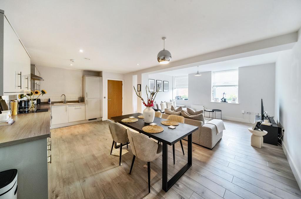 Glebe Mount, Pudsey, West Yorkshire... 2 bed flat for sale - £190,000