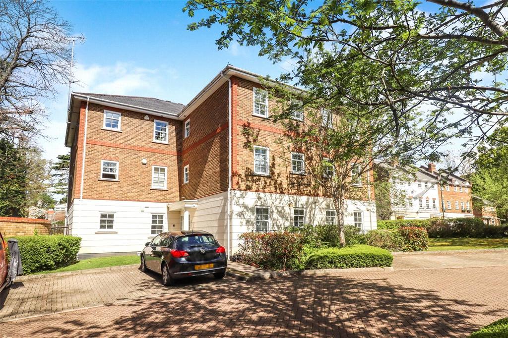 Townside Place, Surrey GU15 2 bed apartment - £1,400 pcm (£323 pw)