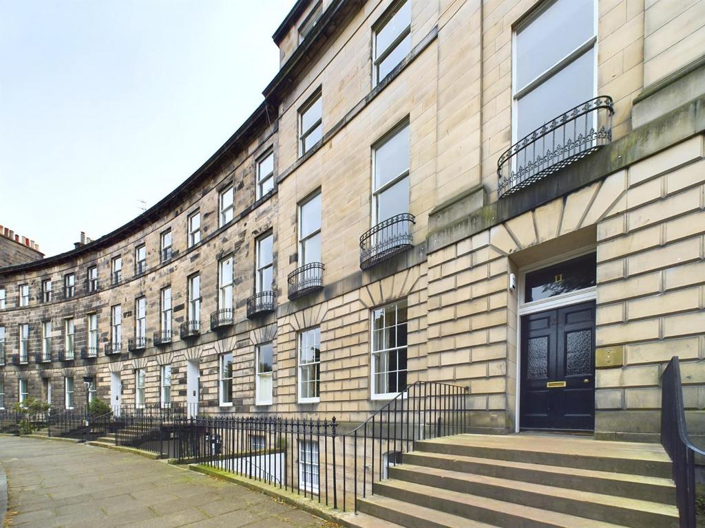 Royal Circus, New Town, Edinburgh, EH3 2 bed flat - £2,300 pcm (£531 pw)