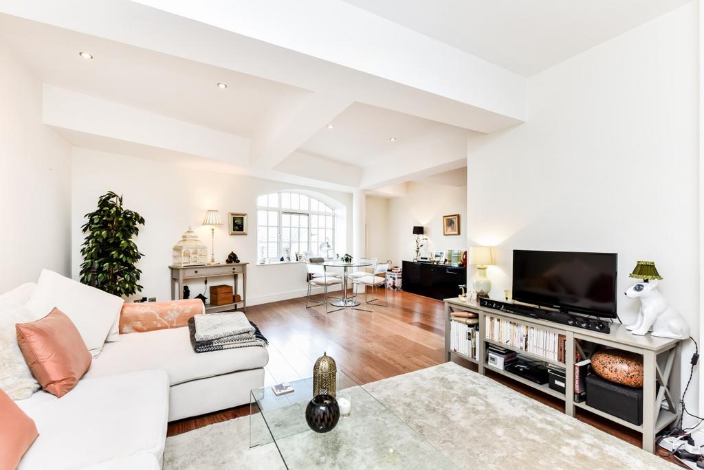 Prusoms Island, Wapping E1W 2 bed flat - £760,000