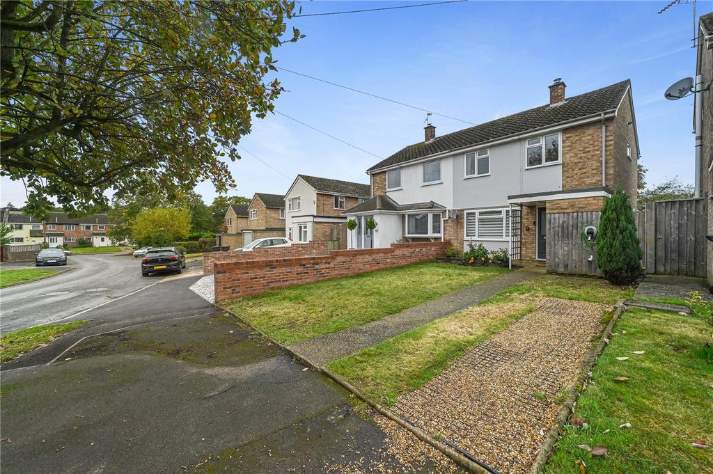 Princes Gardens, Lower Somersham... 3 bed semi-detached house - £280,000