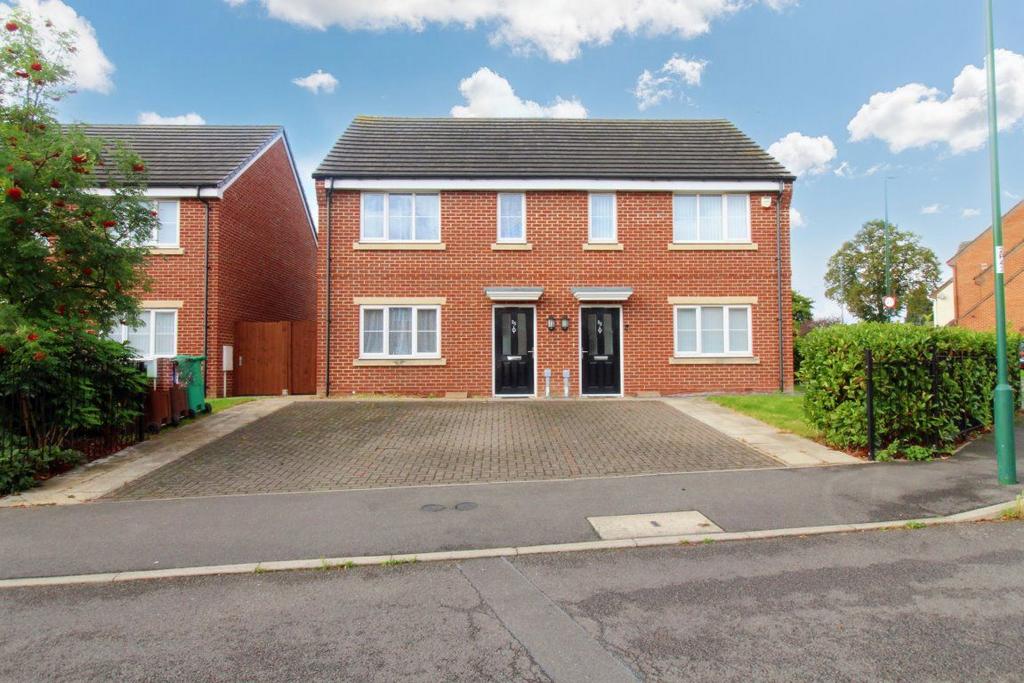 Pearce Drive, Nottingham, NG8 3GX 1 bed semi-detached house - £550 pcm ...