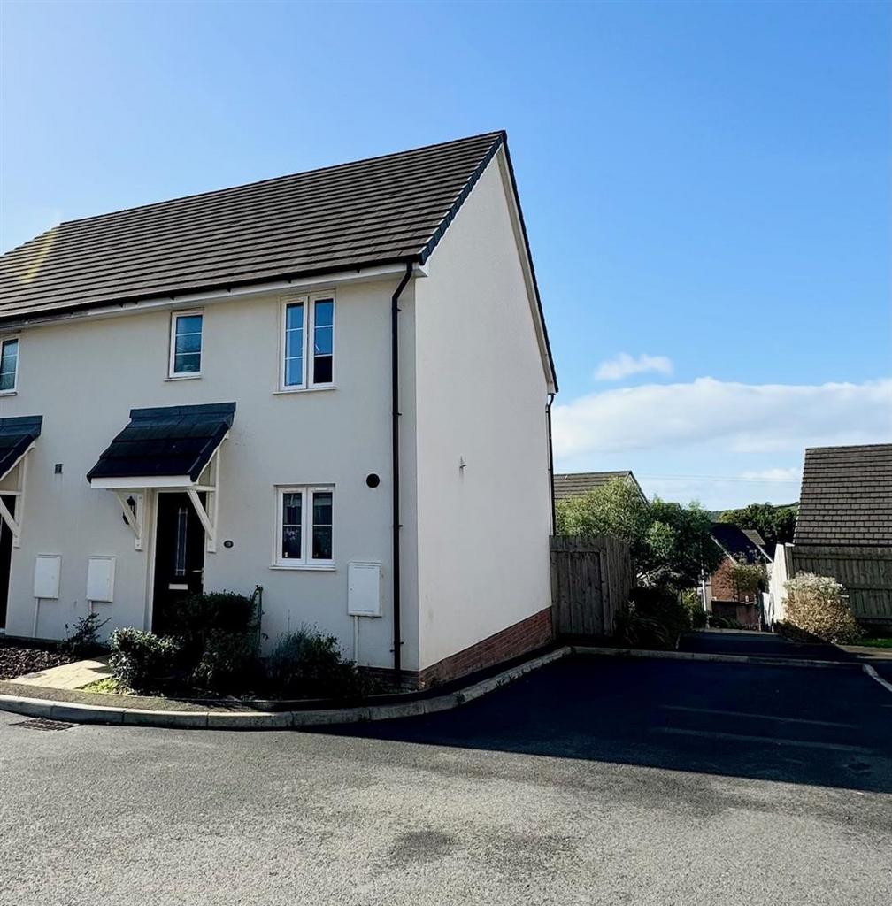 Kerswell Close, Ivybridge 3 bed semi-detached house - £1,300 pcm (£300 pw)