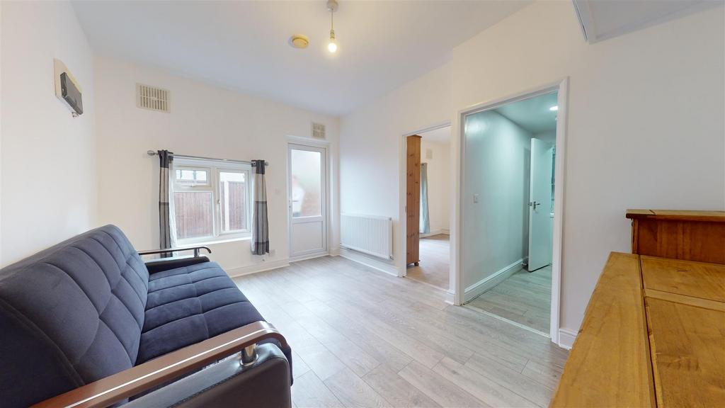 Donnington Road, Brondesbury NW10 1 bed flat - £1,550 pcm (£358 pw)