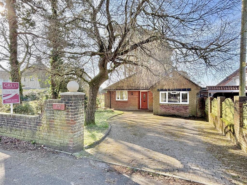 Sandy Lane, Poole BH16 4 bed chalet for sale - £599,000