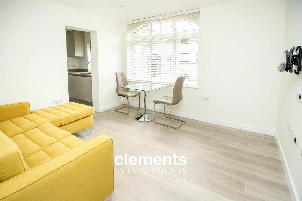 Clifton Court, Hemel Hempstead HP3 1 bed apartment - £1,275 pcm (£294 pw)
