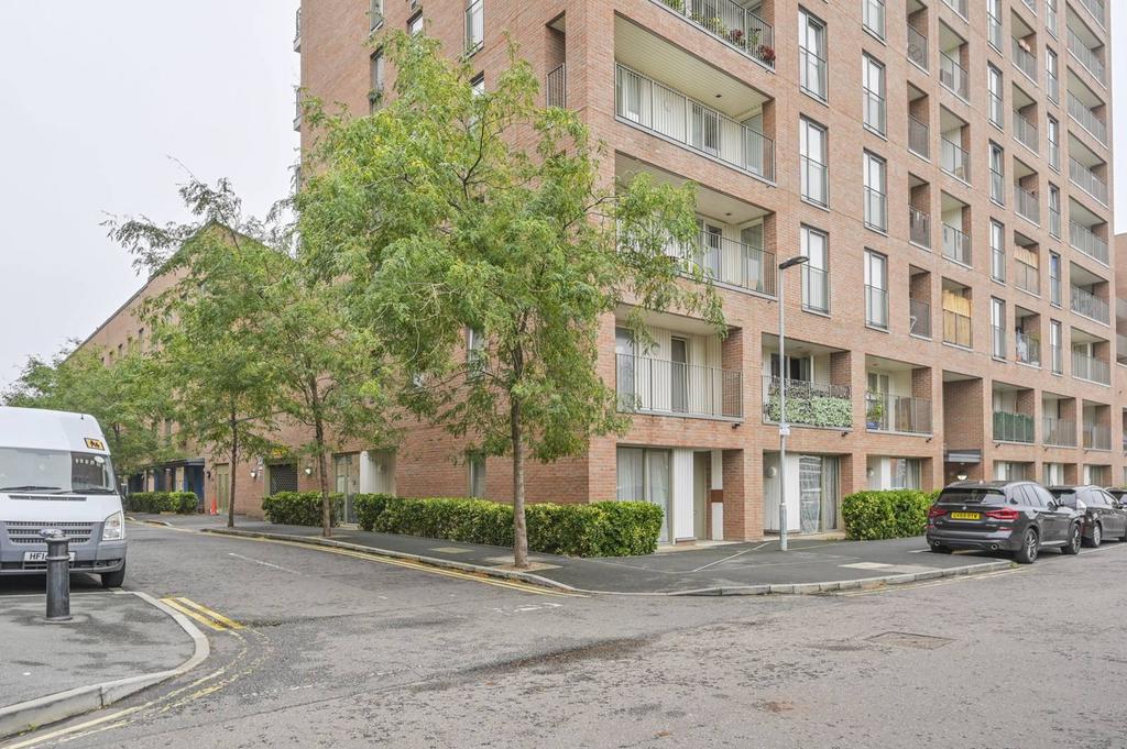 Canning Town E16, Royal Docks... 3 bed maisonette for sale - £550,000