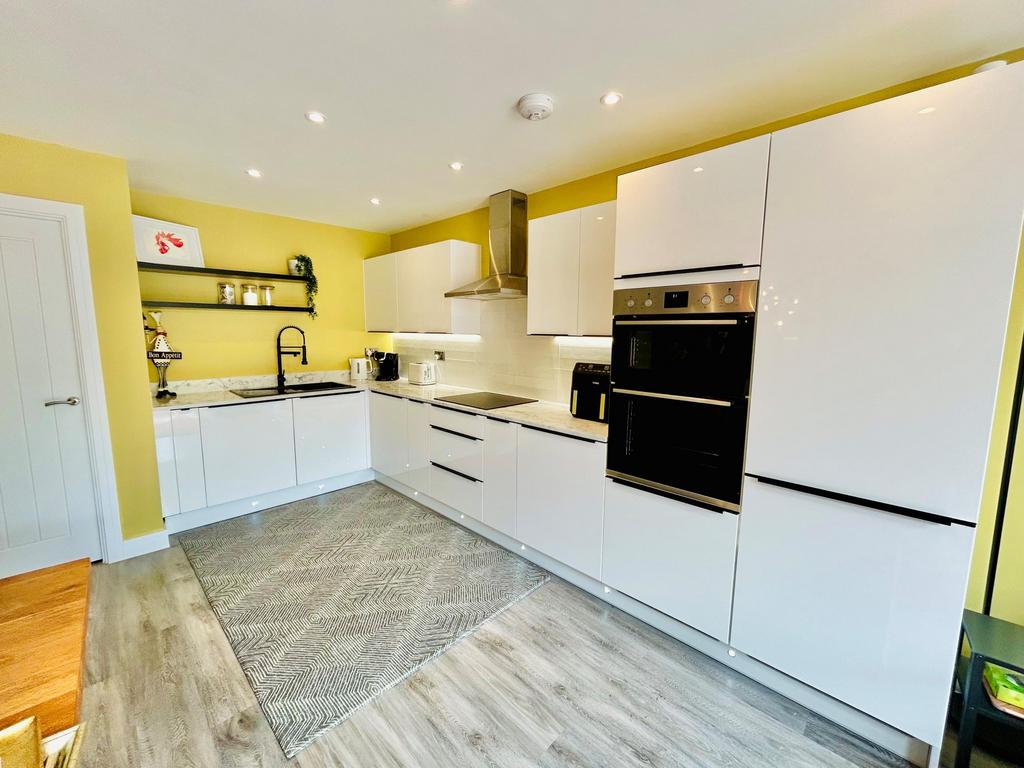 The Clayfields, Telford TF6 3 bed semi-detached house - £275,000
