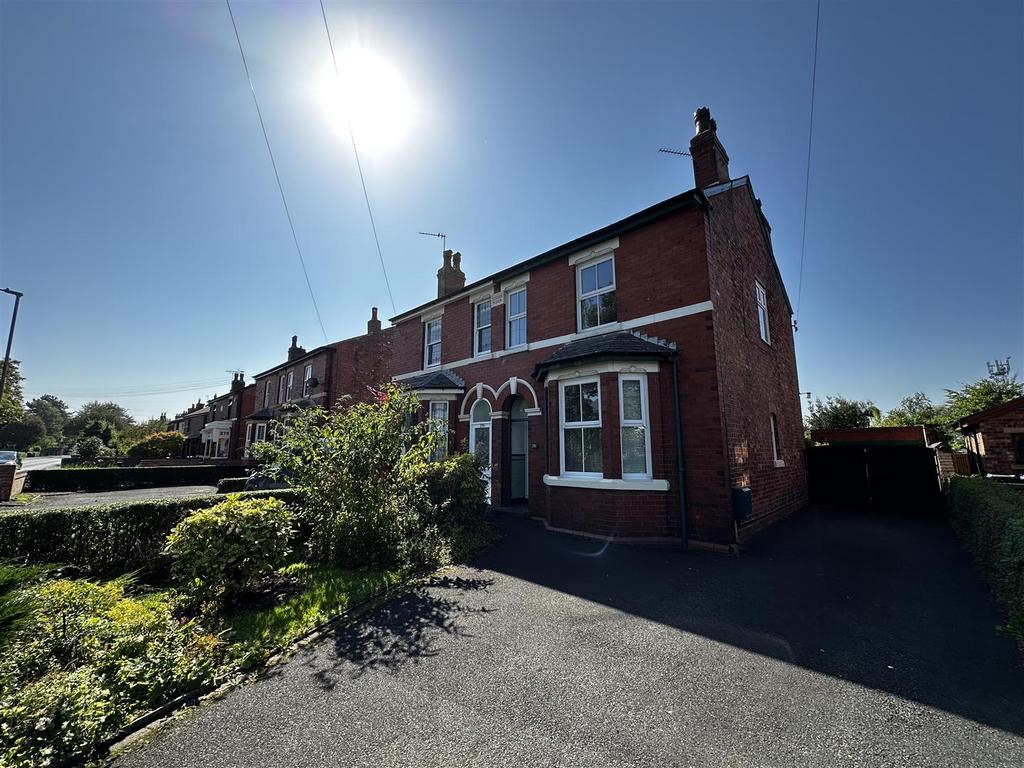 Hesketh Lane, Tarleton, Preston 3 bed semi-detached house - £237,500