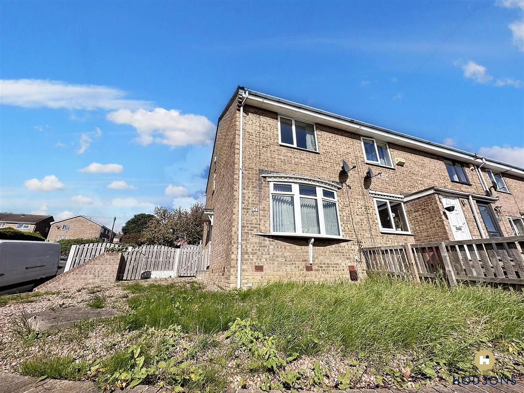 Gainsborough Way, Wakefield WF3 2 bed townhouse - £800 pcm (£185 pw)