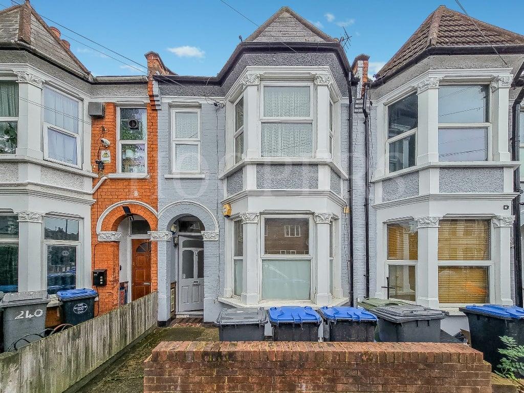 Chapter Road, London, NW2 2 bed ground floor flat - £399,000