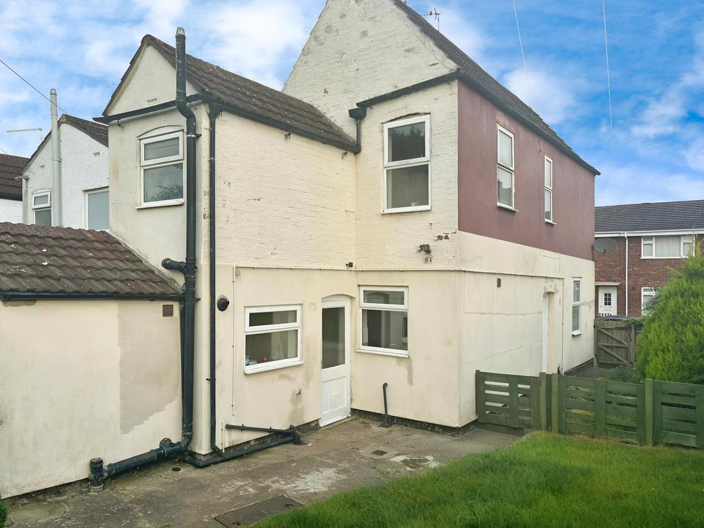 Springfield Road, Grantham, NG31 2 bed terraced house - £775 pcm (£179 pw)