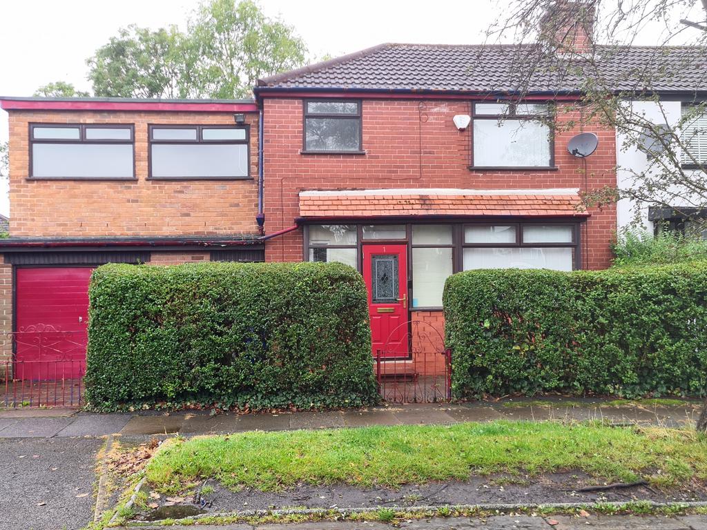 Cemetery Road, Droylsden 4 bed semi-detached house - £240,000
