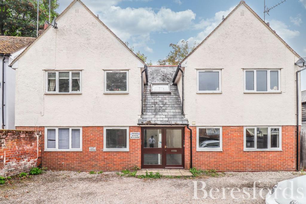 Lewis Court, Dunmow, CM6 1 bed apartment - £175,000