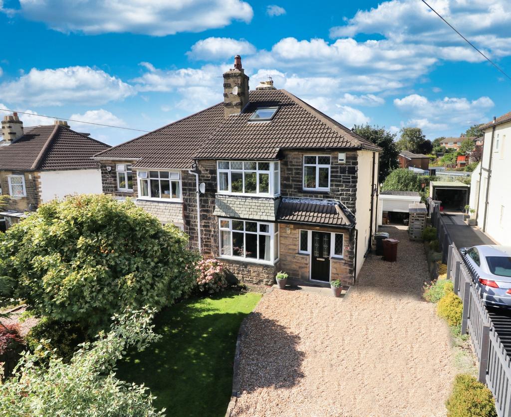 Layton Lane, Rawdon, Leeds, West... 4 bed semi-detached house - £525,000