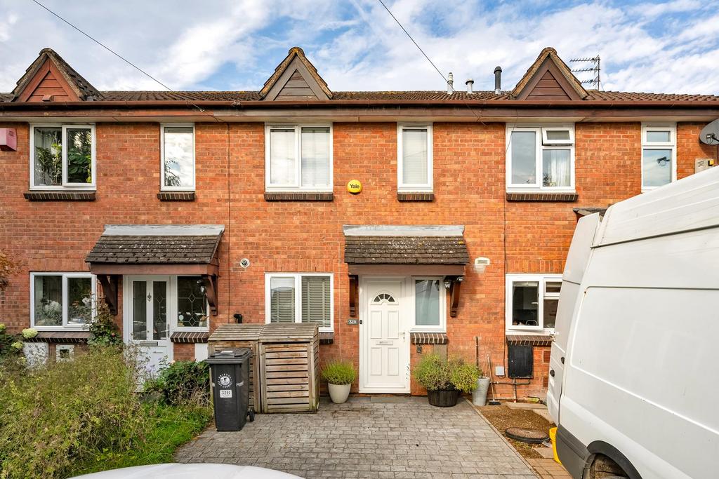 Brean Down Avenue, Henleaze, BS9 2 bed terraced house - £1,595 pcm (£ ...