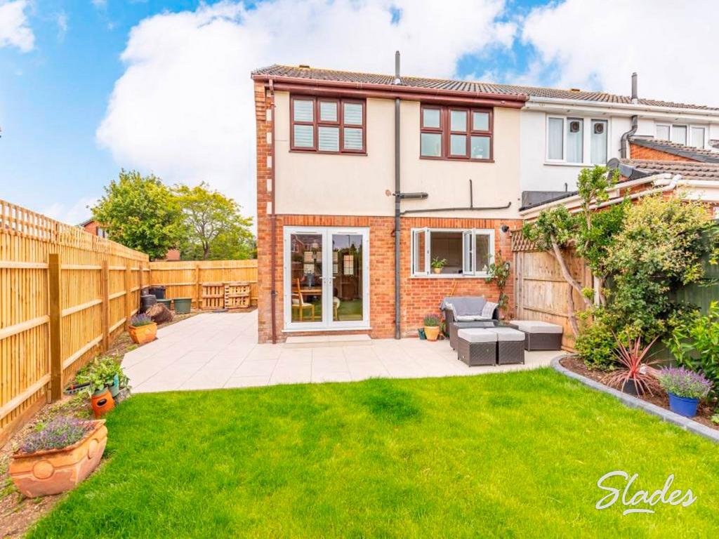 Sunderland Drive, Mudeford, Christchurch 3 bed semi-detached house - £ ...