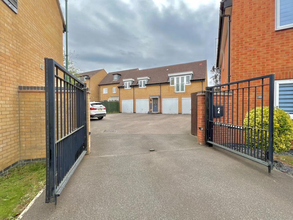 Peterborough PE4 2 bed detached house - £200,000
