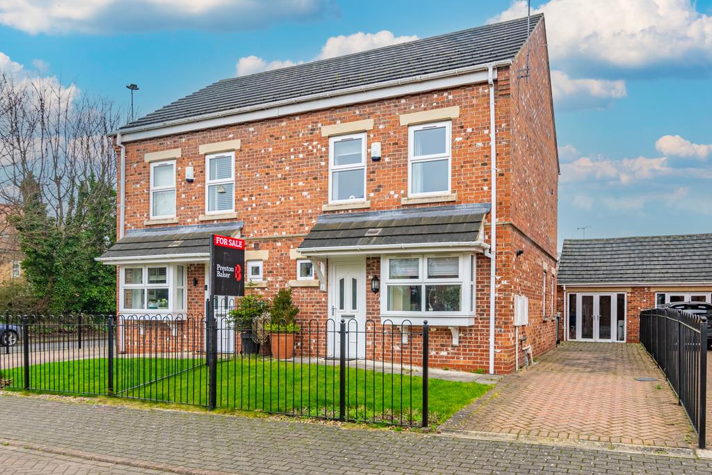 Walton, Wetherby LS23 4 bed semi-detached house - £350,000