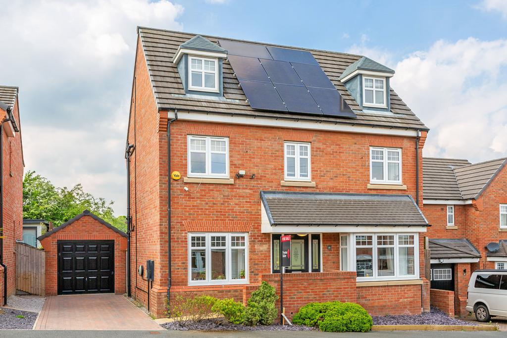 Farsley LS28 4 bed detached house for sale - £524,999
