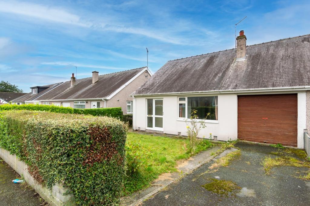 Ffordd Cynan, Bangor, Gwynedd, LL57 3 bed bungalow - £210,000