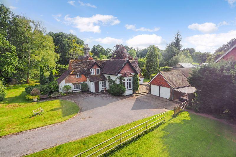 Ifield, Nr. Crawley 4 bed detached house for sale - £900,000