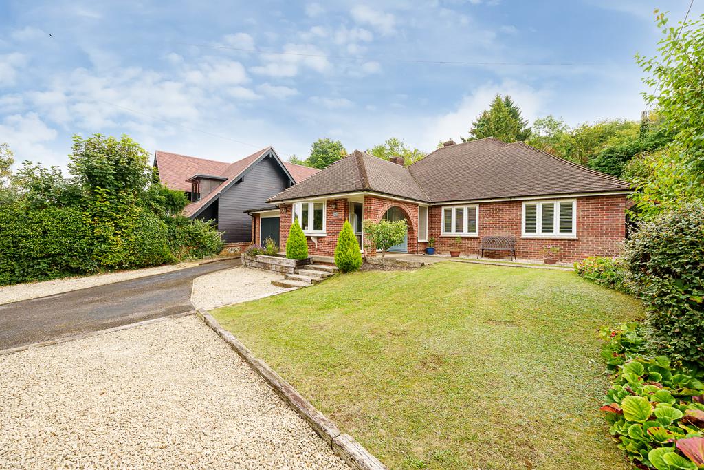 The Coombe, Reading RG8 4 bed detached house for sale - £1,100,000