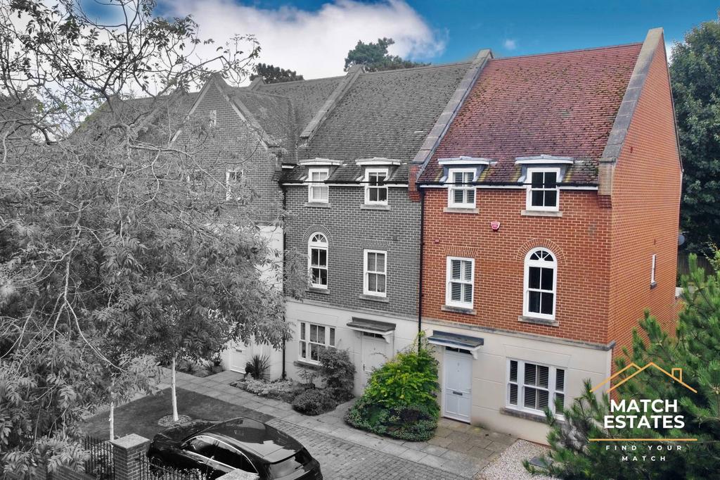 Shorncliffe Road, Folkestone CT20 4 bed end of terrace house for sale ...