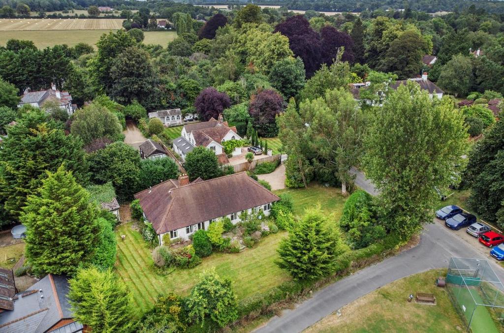 Jubilee Road, Littlewick Green... 3 bed bungalow - £1,000,000