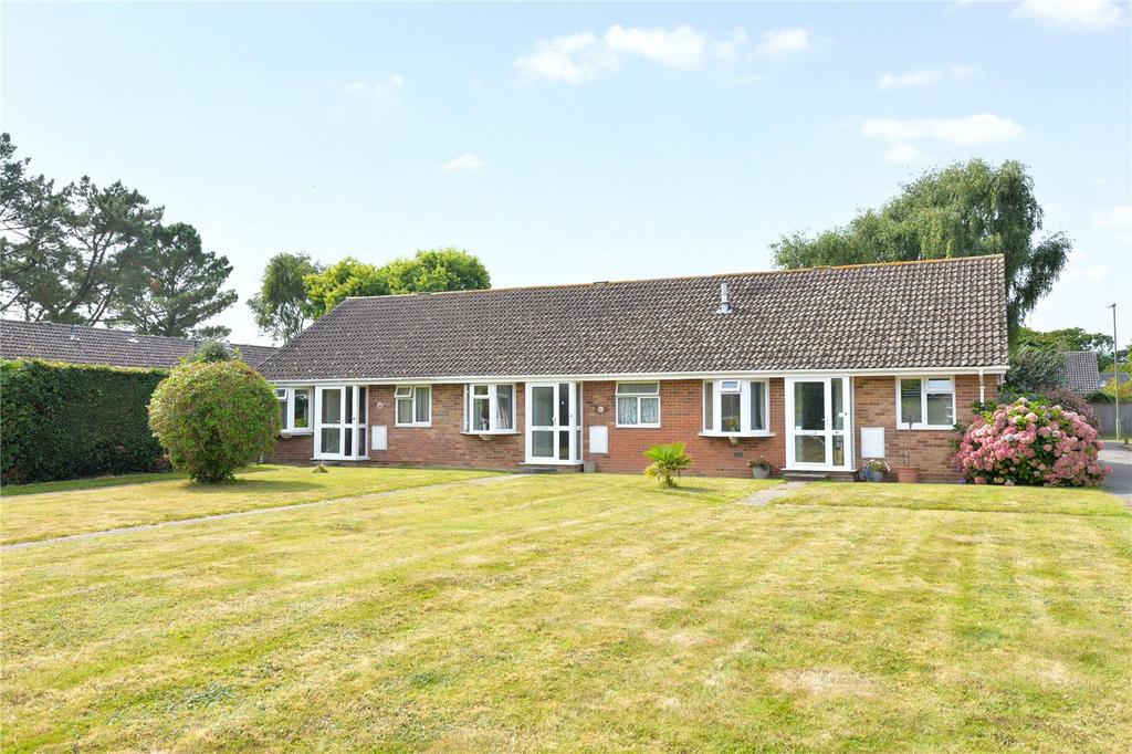 Rodbourne Close, Everton, Lymington... 2 bed bungalow - £289,950