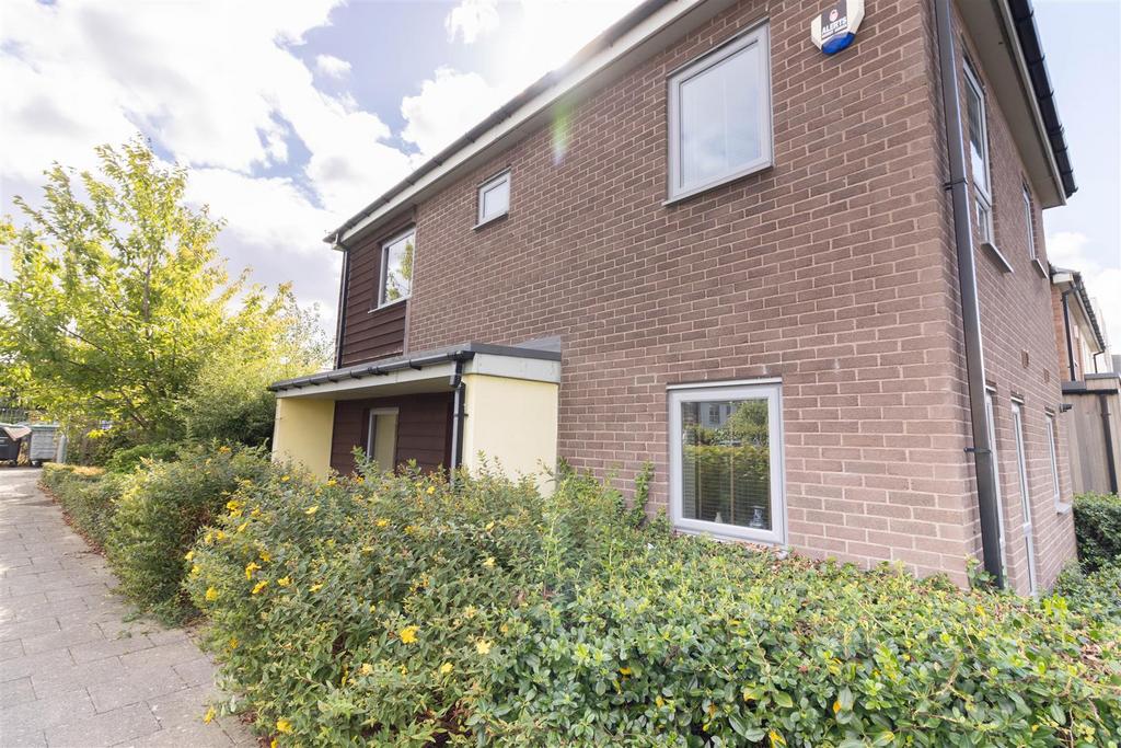 The Staithes, Gateshead NE8 3 bed end of terrace house - £1,200 pcm (£ ...