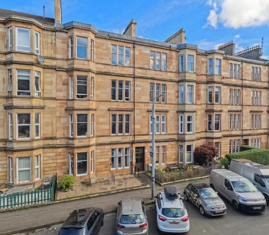 Albert Avenue, Flat 0/1, Queens Park... 2 bed flat - £209,000